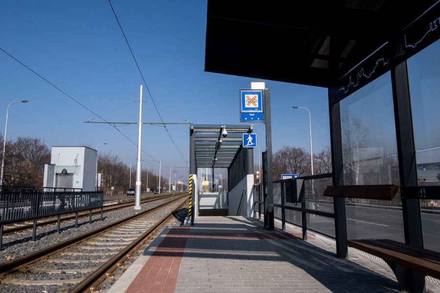 FOTO: Ulice Místecká a Plzeňská v Ostravě mají nové zastávky a podchody