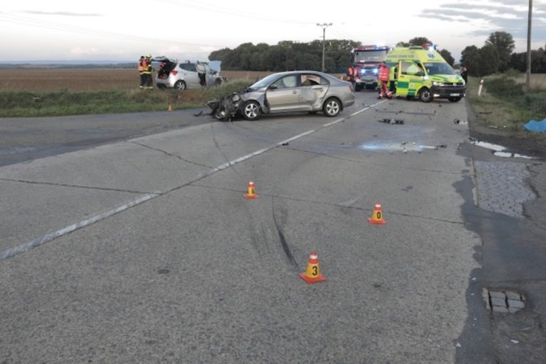 Senior nedal přednost, tři lidé skončili v nemocnici